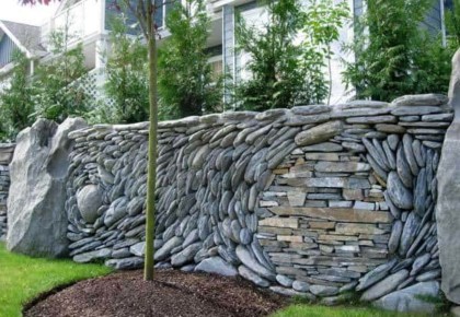 Beautiful & Definitely Not a Typical Stone Wall - Home Tips for Women