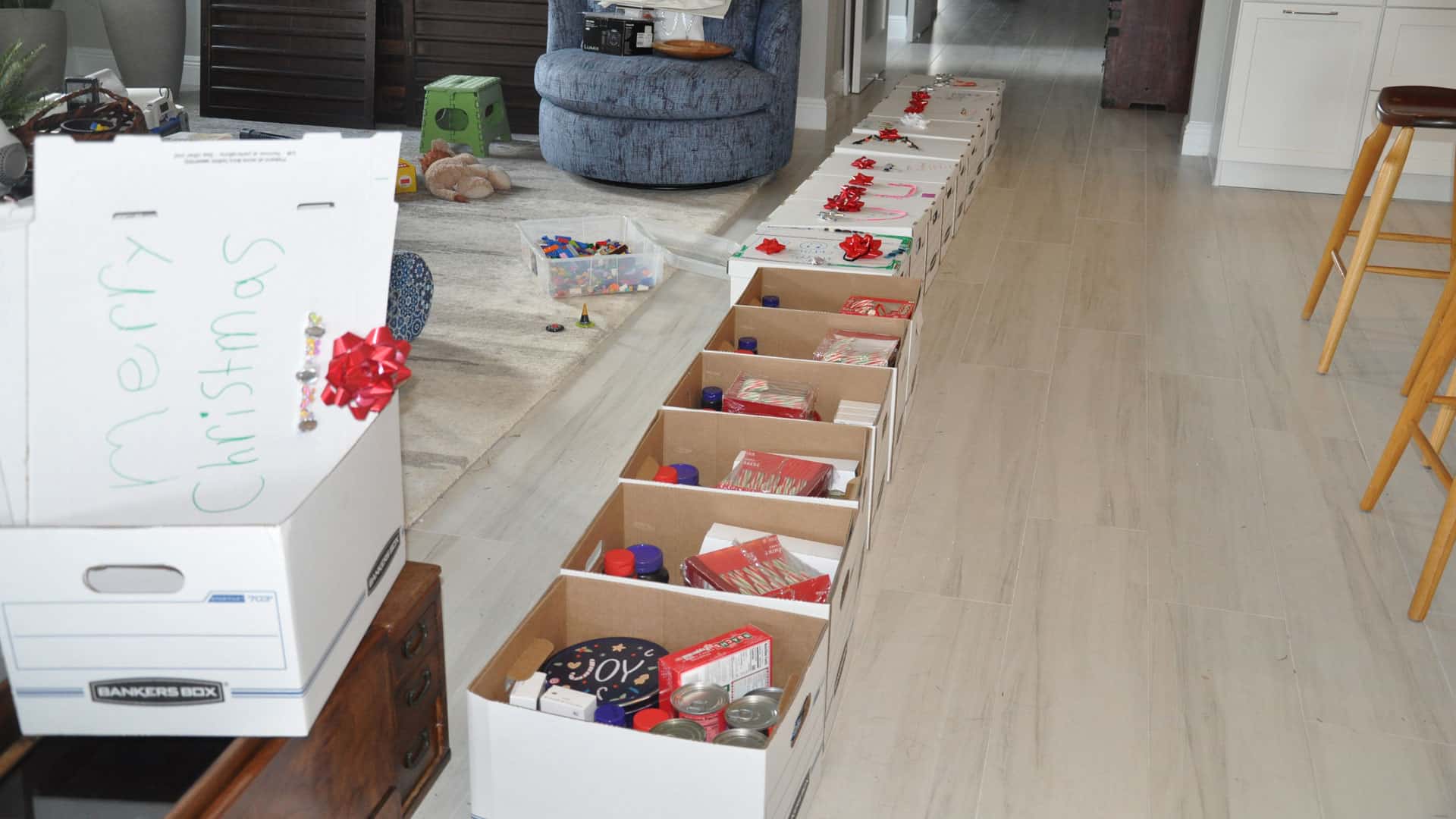 How to Create a Food Basket to Donate - Home Tips for Women