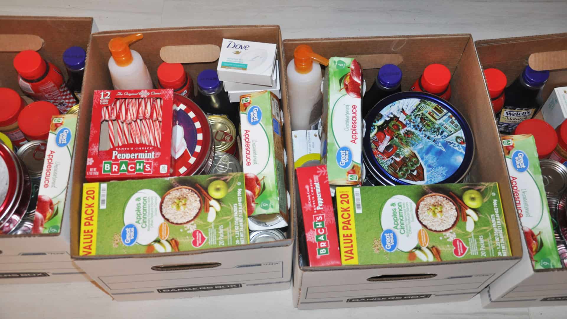 How to Create a Food Basket to Donate - Home Tips for Women