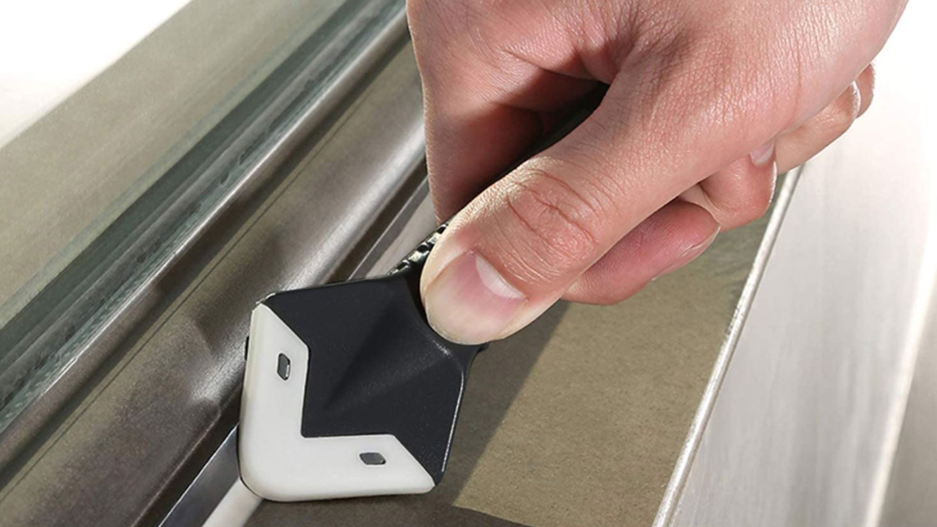 Learning How to Caulk - Home Tips for Women